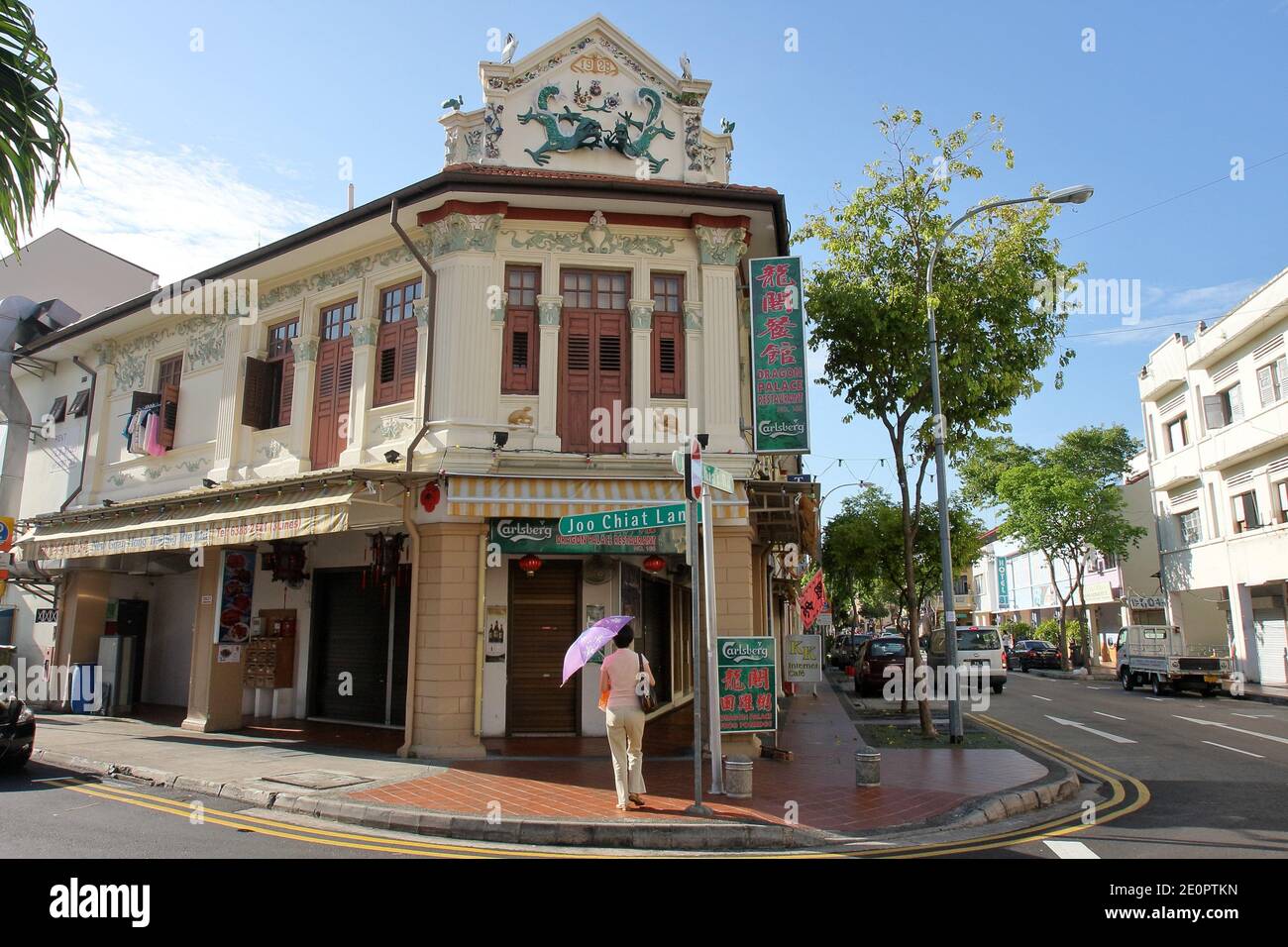 The chiat day building hi-res stock photography and images - Alamy