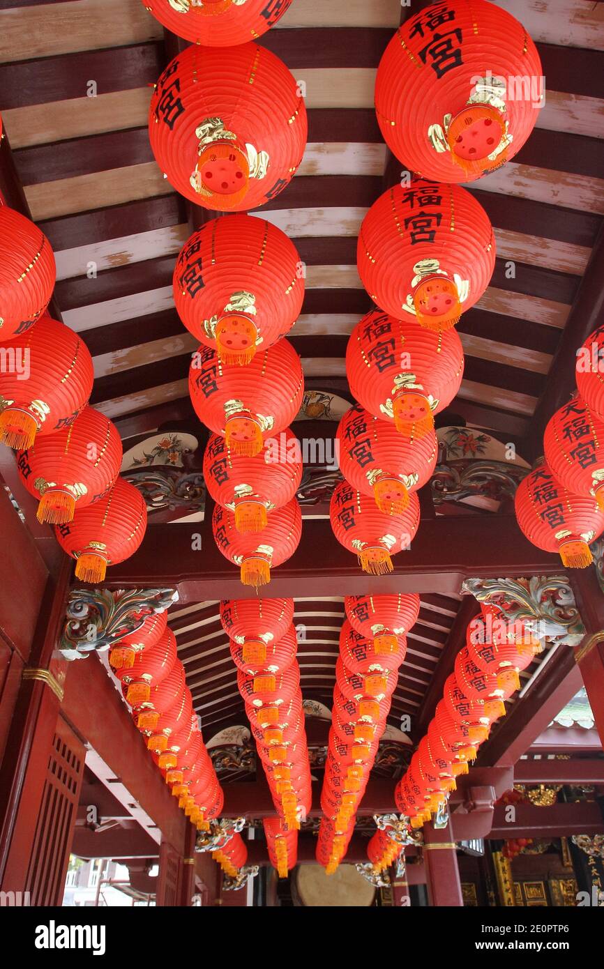 Paper laterns hi-res stock photography and images - Alamy