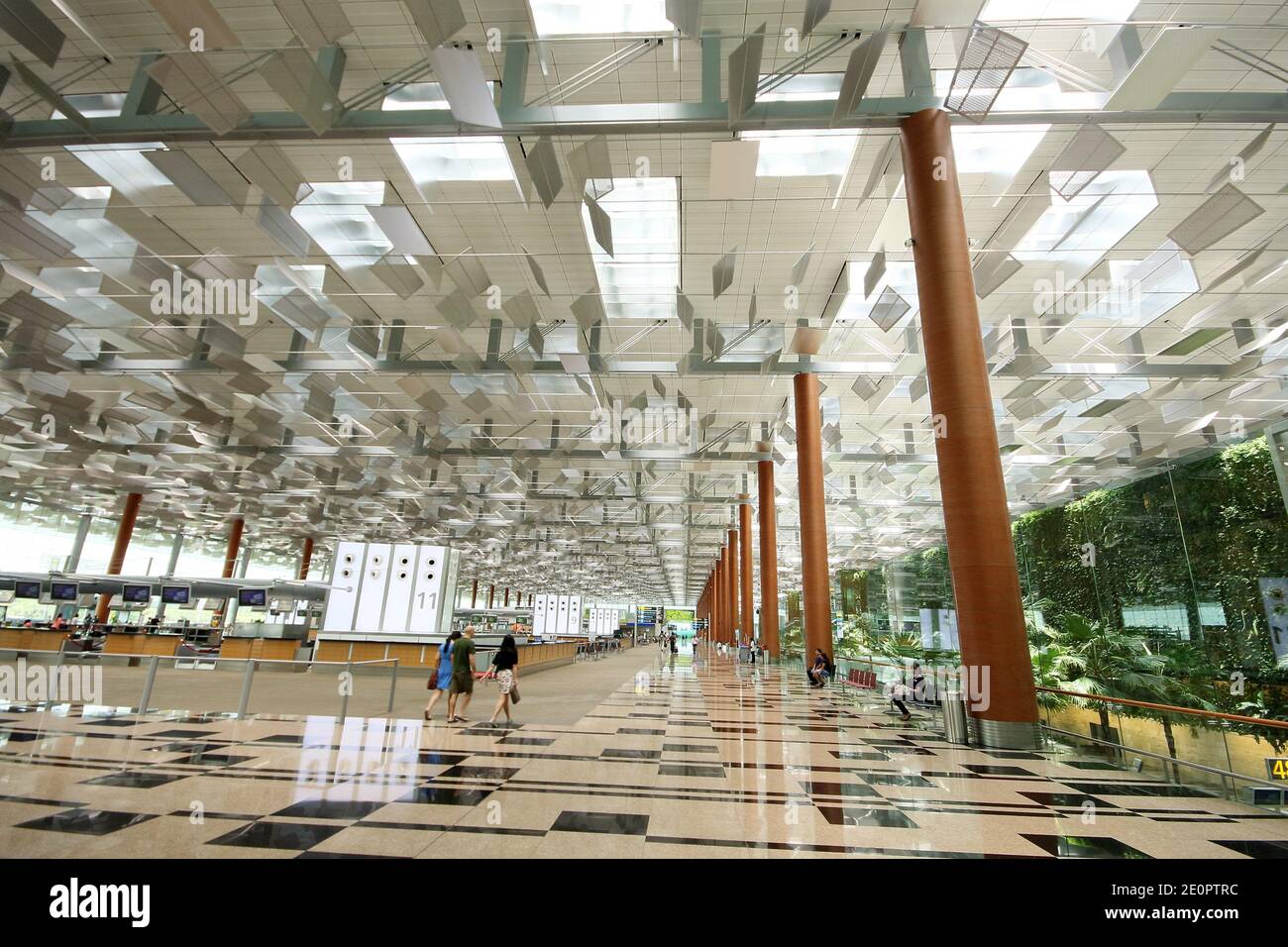 Interior singapore changi airport terminal hi-res stock photography and ...