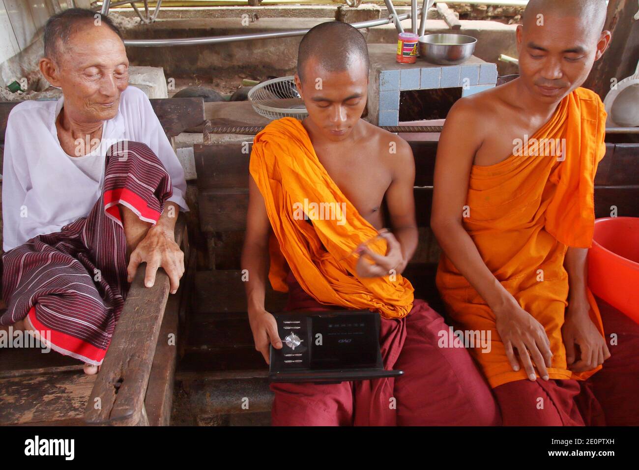 Myanmar daily life portrait hi-res stock photography and images - Alamy