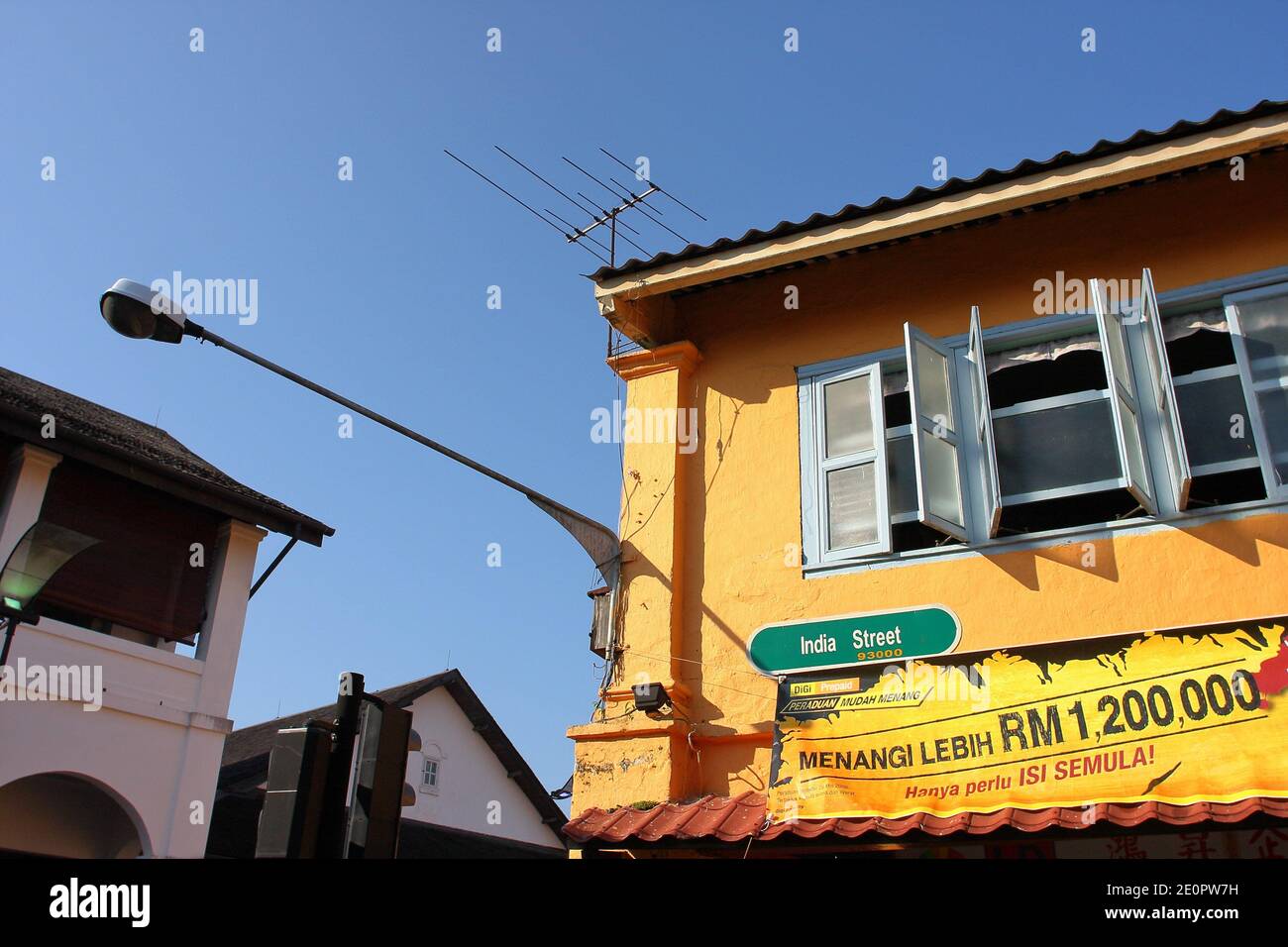 Kuching shophouse hi-res stock photography and images - Alamy