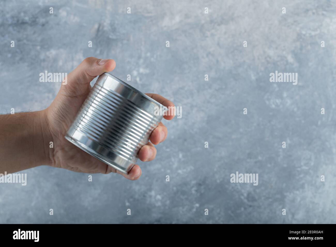 Empty aluminum can hand hi-res stock photography and images - Alamy