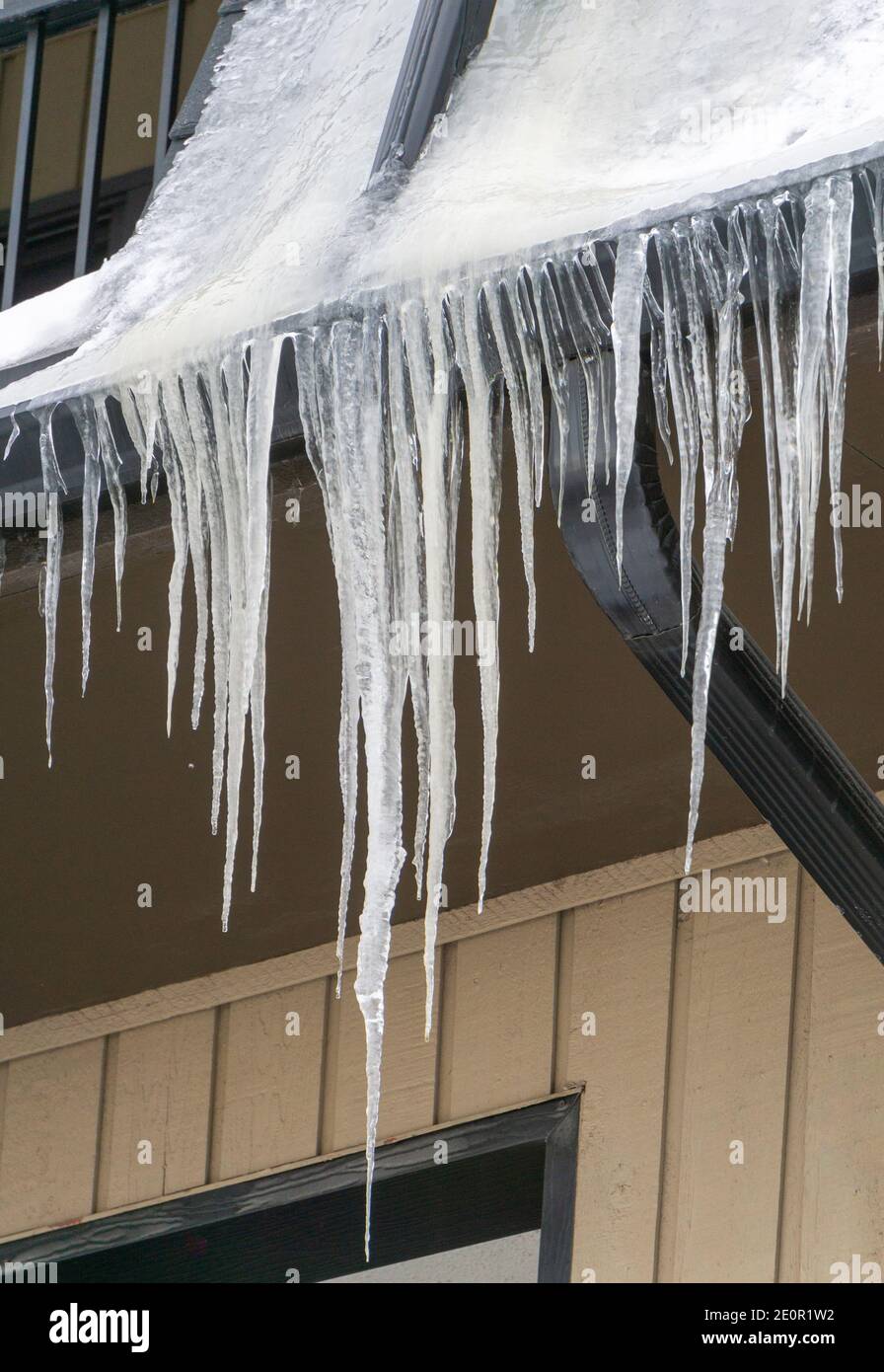 Icicles and snow hi-res stock photography and images - Alamy