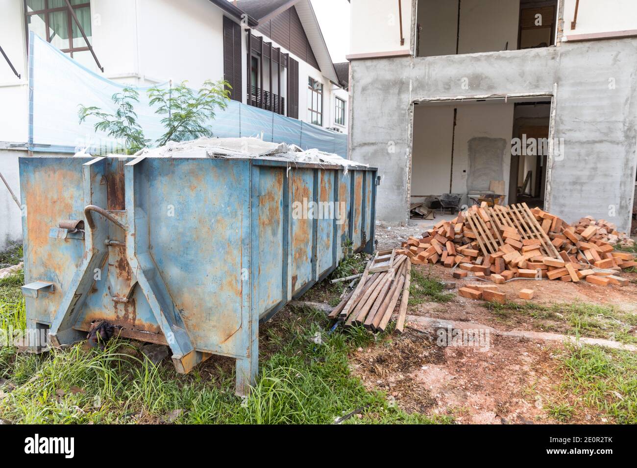Construction garbage hi-res stock photography and images - Alamy