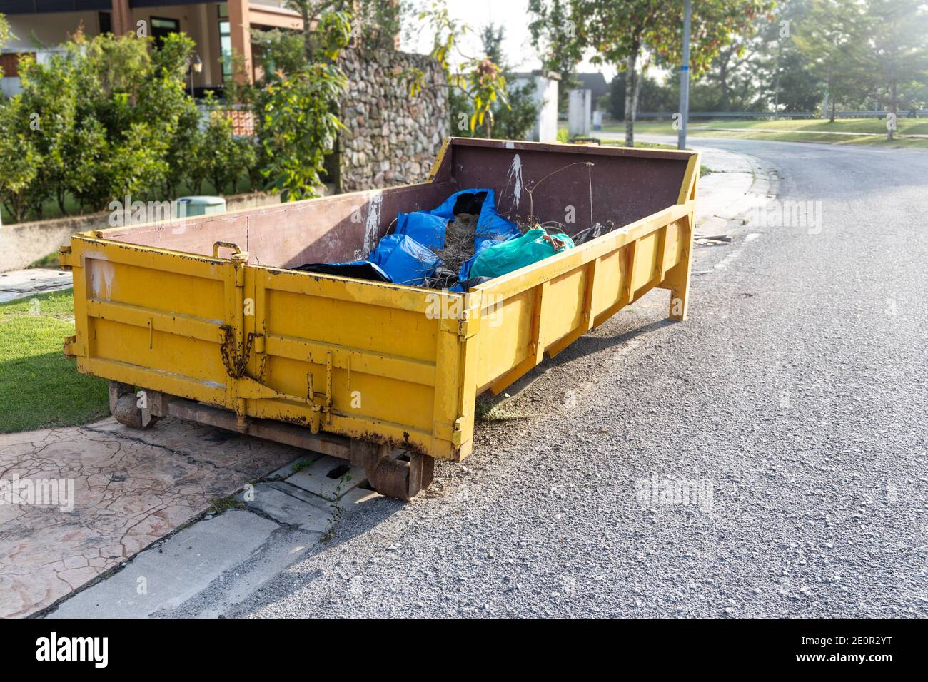 Roro bin hi-res stock photography and images - Alamy