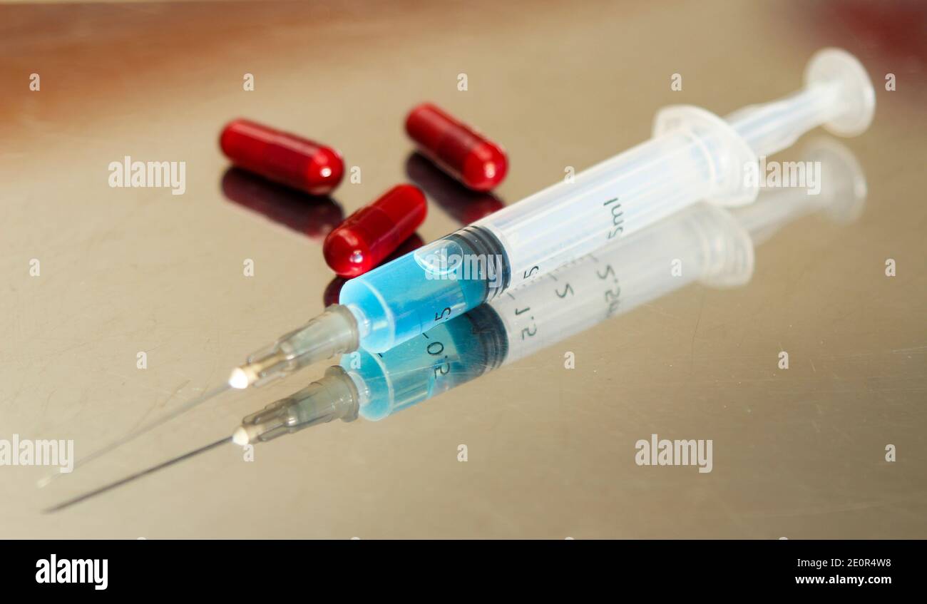 Syringe red capsules on hi-res stock photography and images - Alamy