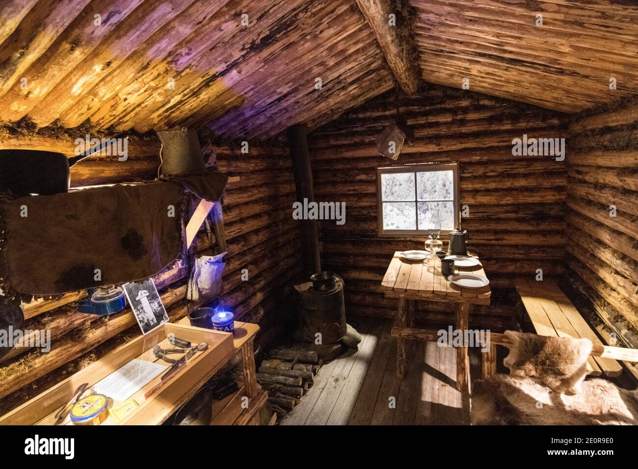 Trappers cabin hi-res stock photography and images - Alamy