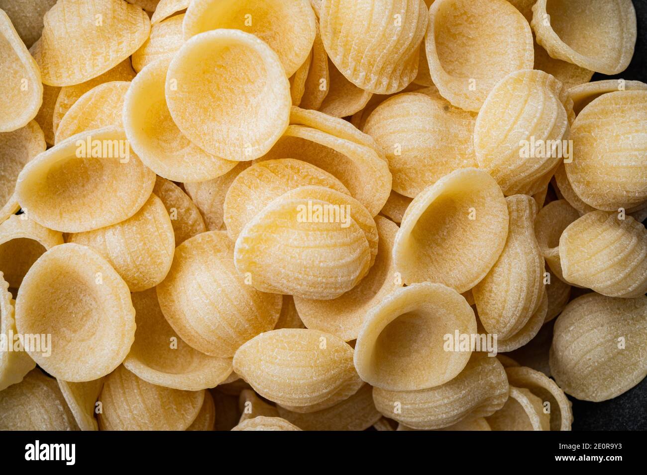 Dry pasta shells hi-res stock photography and images - Alamy