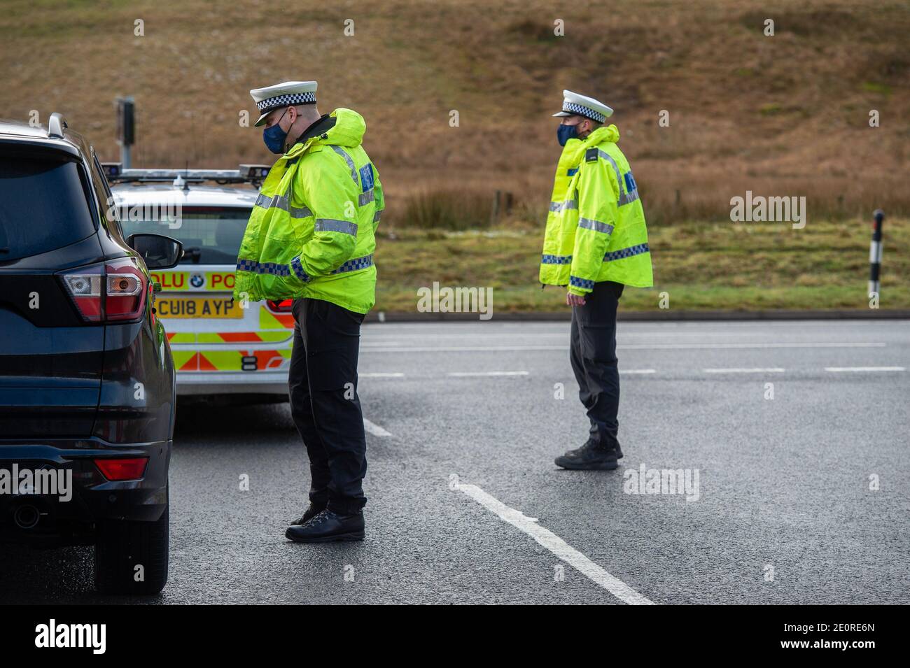 31.12.20 - Police officers from Dyfed Powys talk to walkers at the Pont ...
