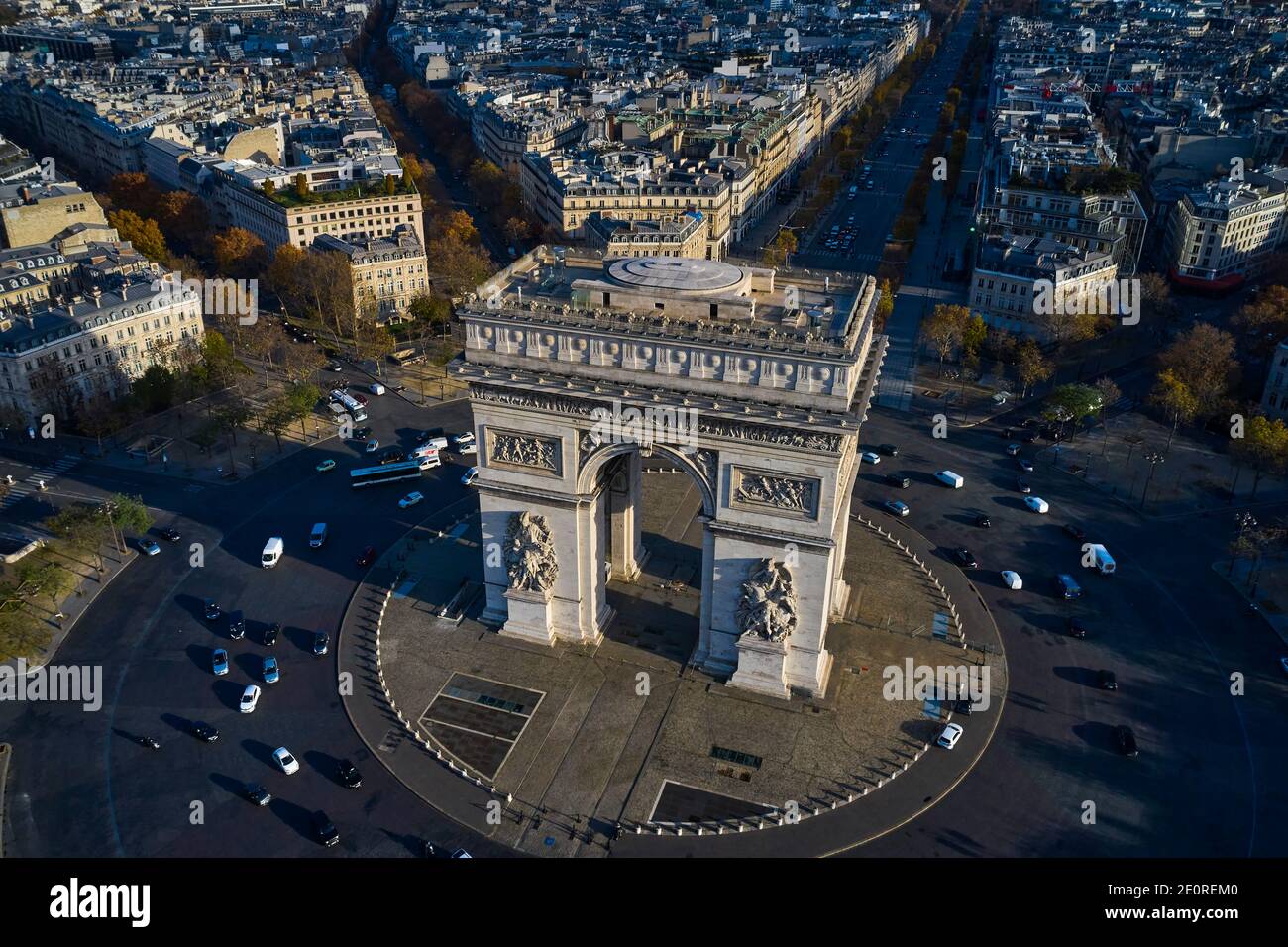 Arc de l'etoile paris from above hi-res stock photography and images - Alamy