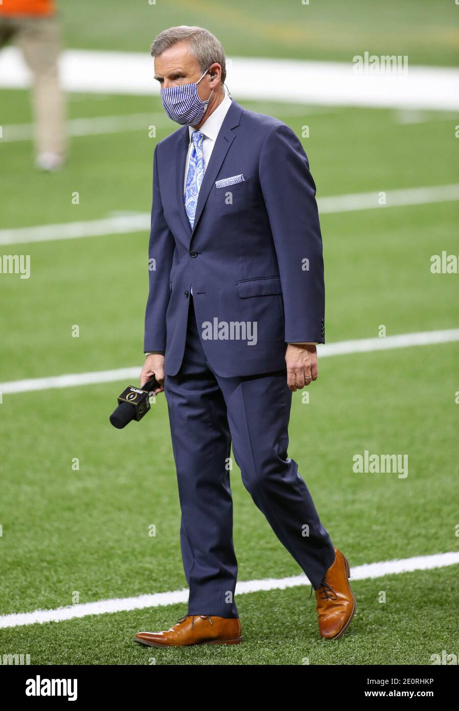 New Orleans, LA, USA. 1st Jan, 2021. ESPN reporter Tom Rinaldi gets ...