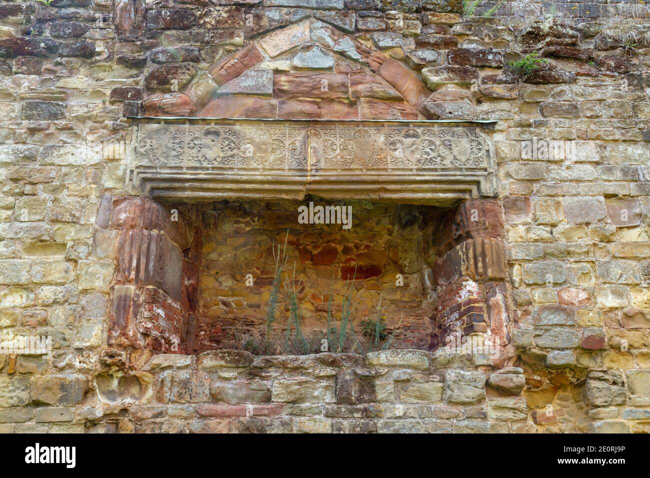 Ruin ruins fireplace hi-res stock photography and images - Alamy