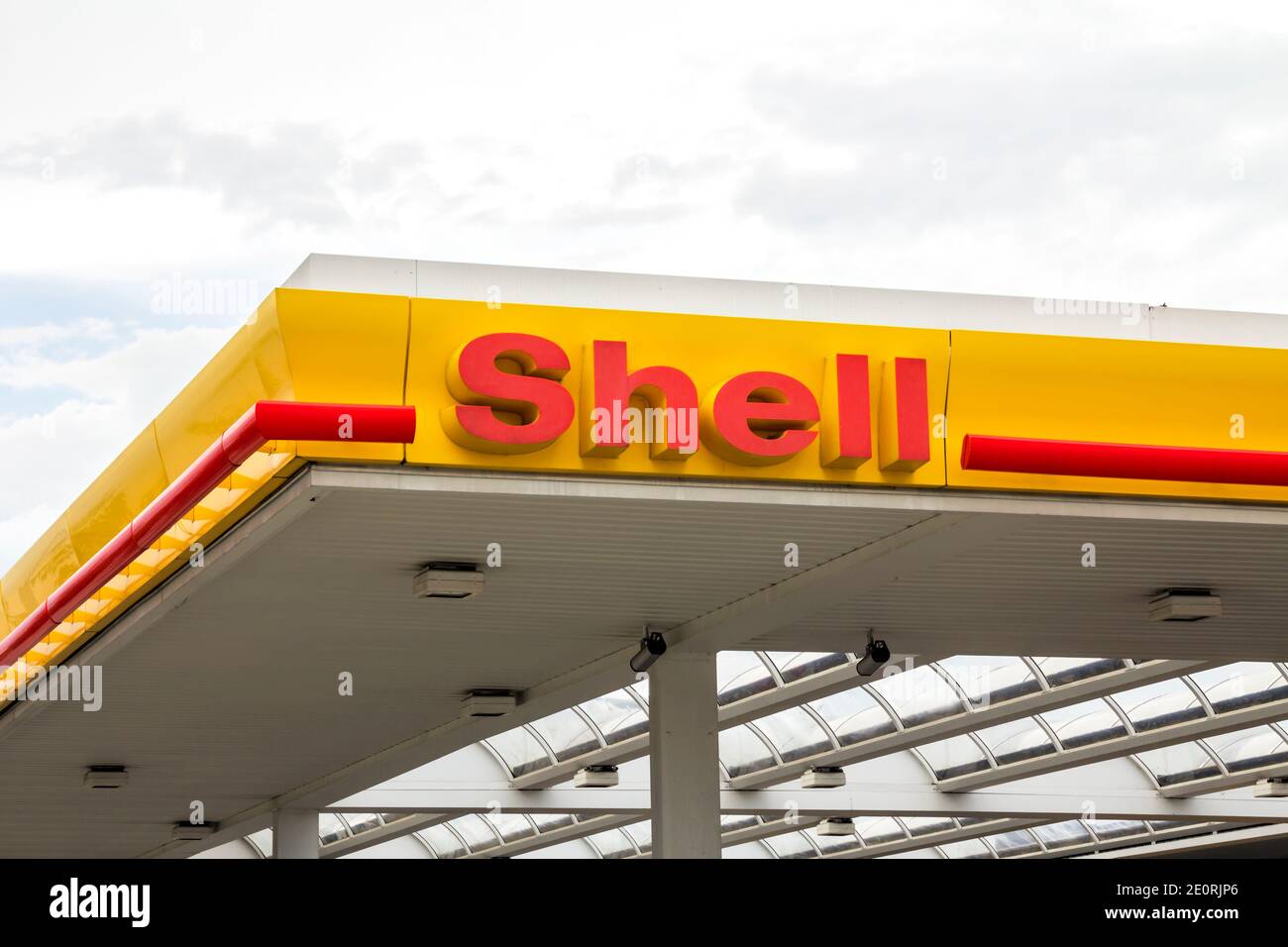 Gas company royal dutch shell plc sign hi-res stock photography and ...