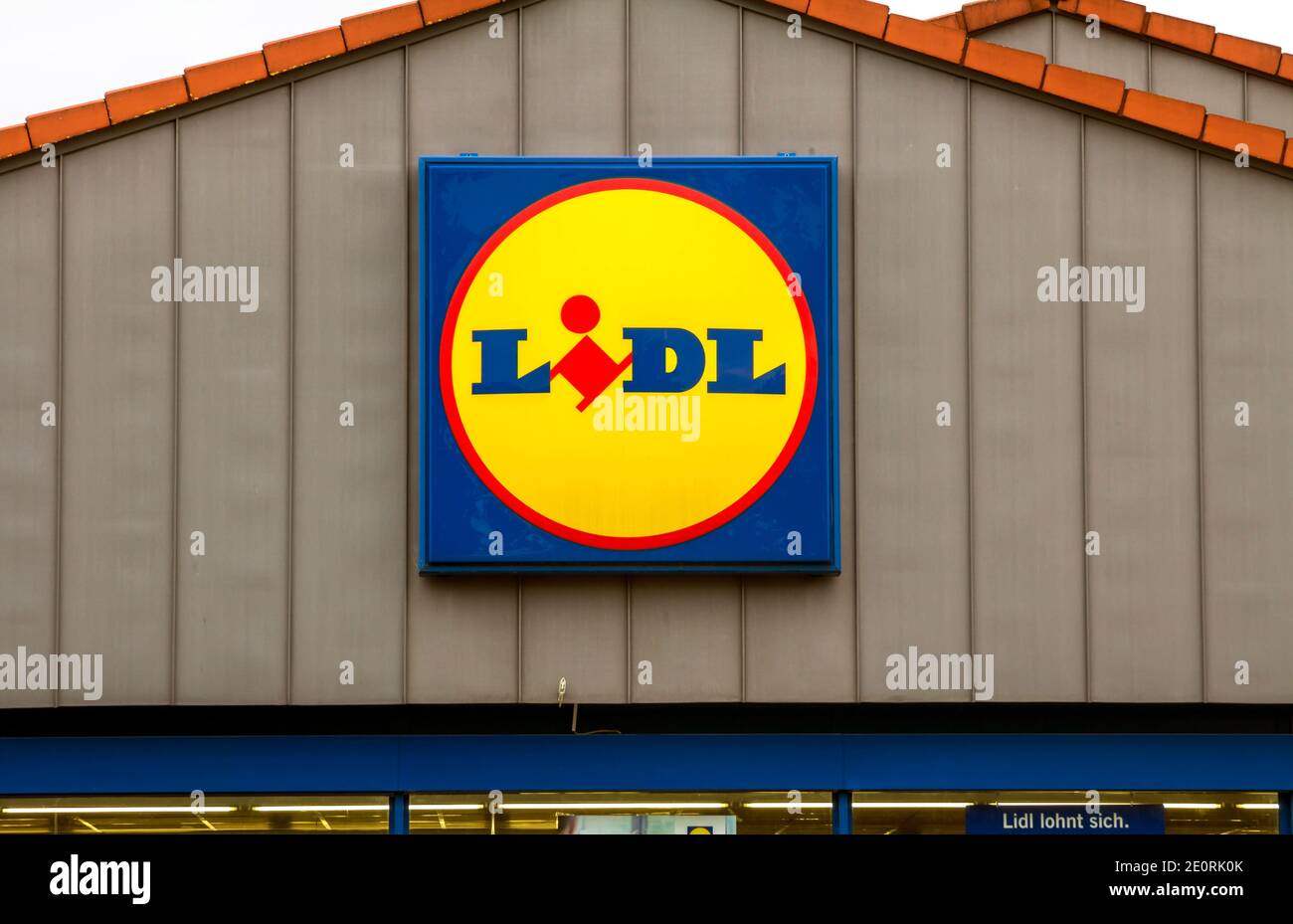 Lidl company emblem icon logo hi-res stock photography and images - Alamy