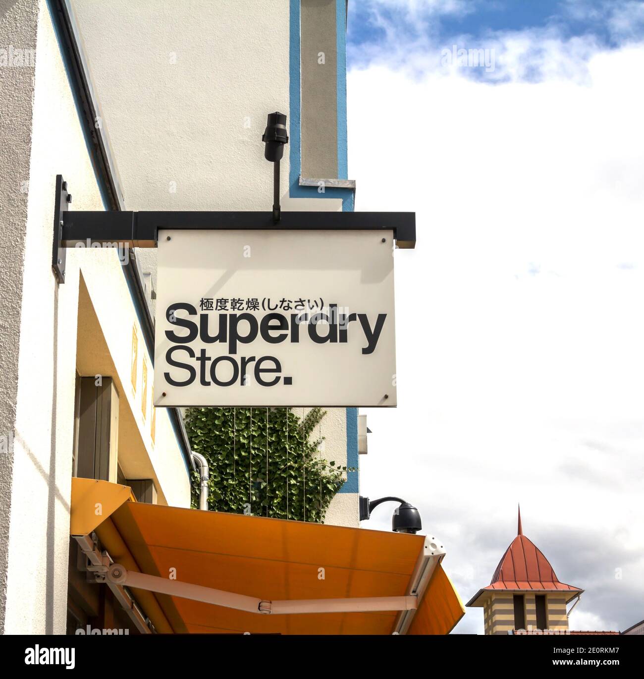 Superdry store shop front clothing hi-res stock photography and images ...