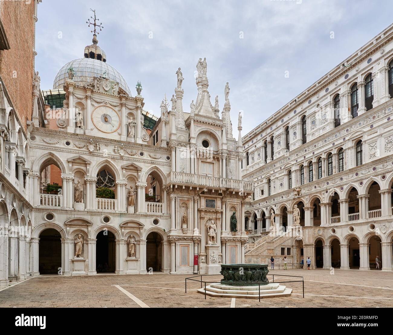 inner courtyard of Doge's Palace with Arco Foscari, Palazzo Ducale ...