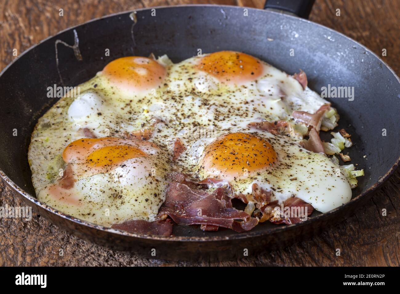 Gebratene eier hi-res stock photography and images - Alamy