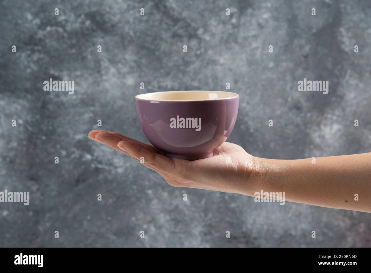 Hand empty bowl hi-res stock photography and images - Alamy
