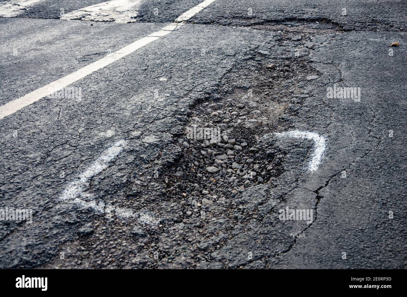 Tarmac markings hi-res stock photography and images - Alamy