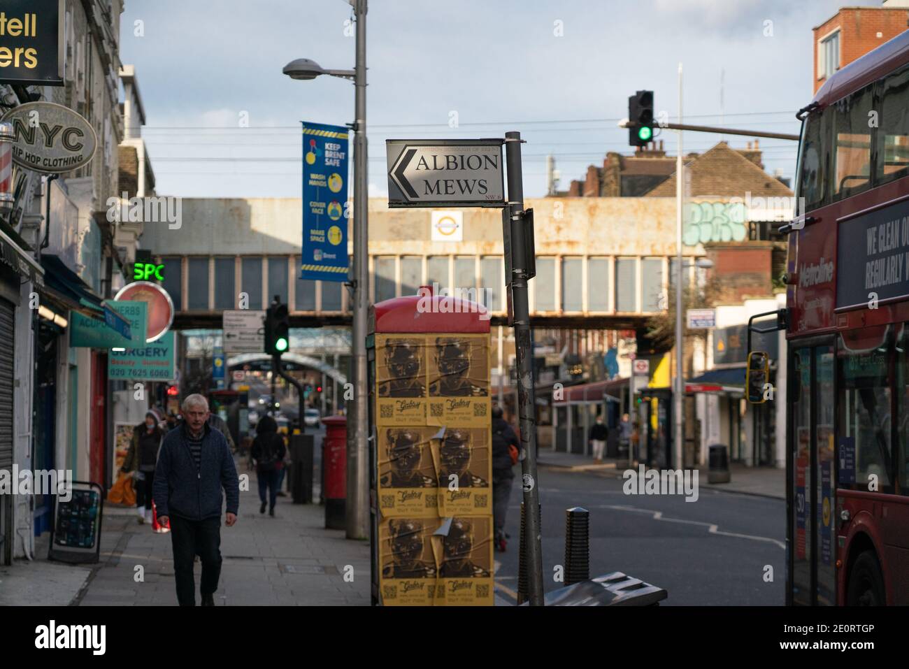 Kilburn high road sign hi-res stock photography and images - Alamy