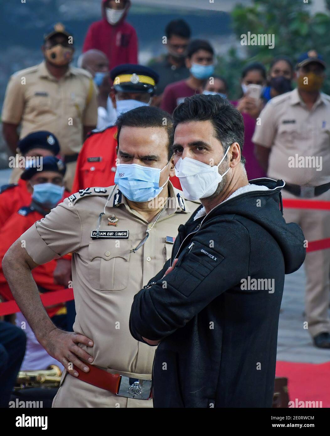 Bollywood actor, Akshay Kumar with police personnel during the launch ...