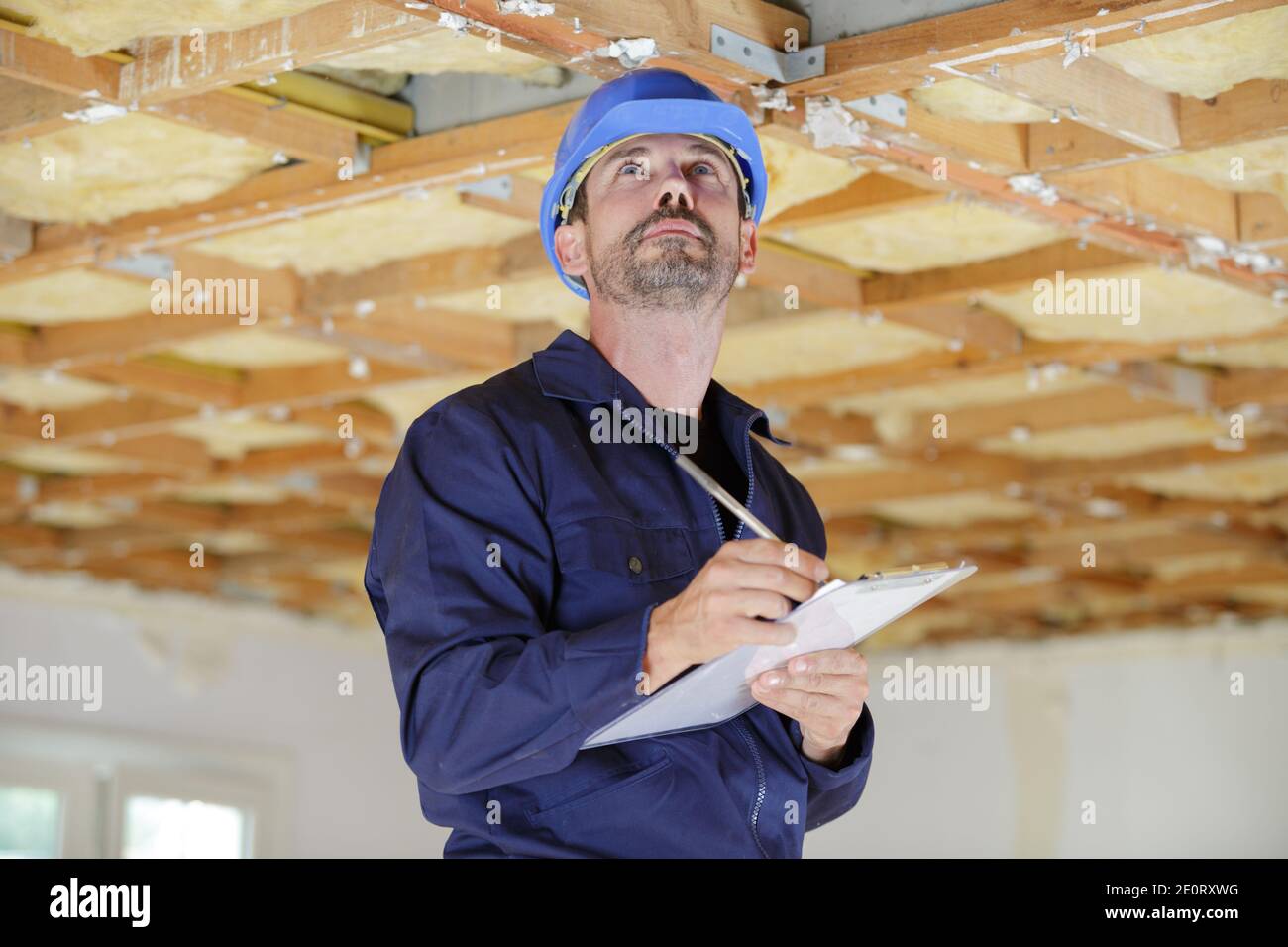 Man builds house family hi-res stock photography and images - Alamy