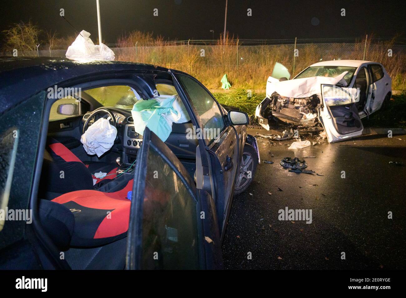Two cars collided hi-res stock photography and images - Alamy