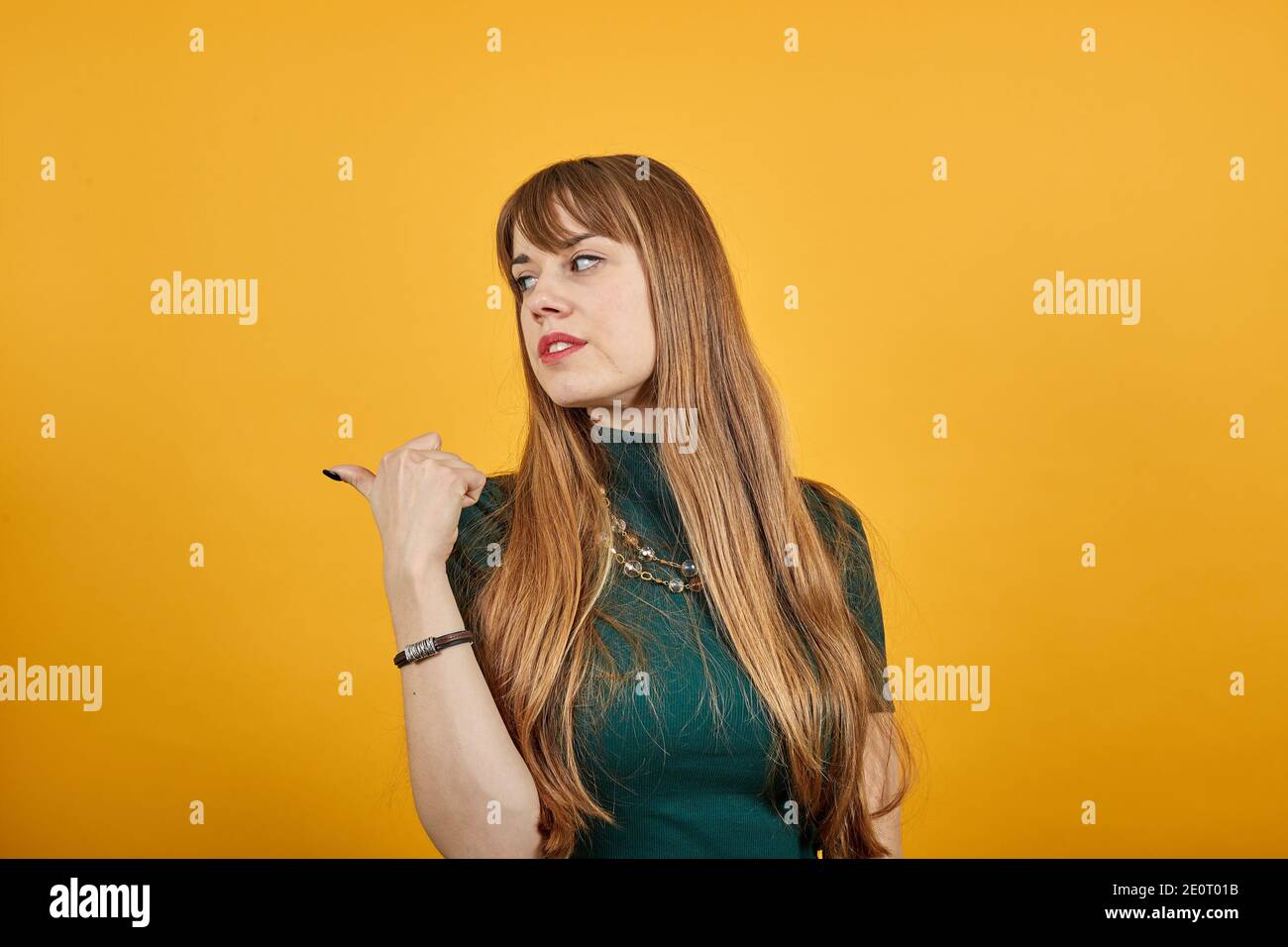Scared girl looking over shoulder hi-res stock photography and images ...