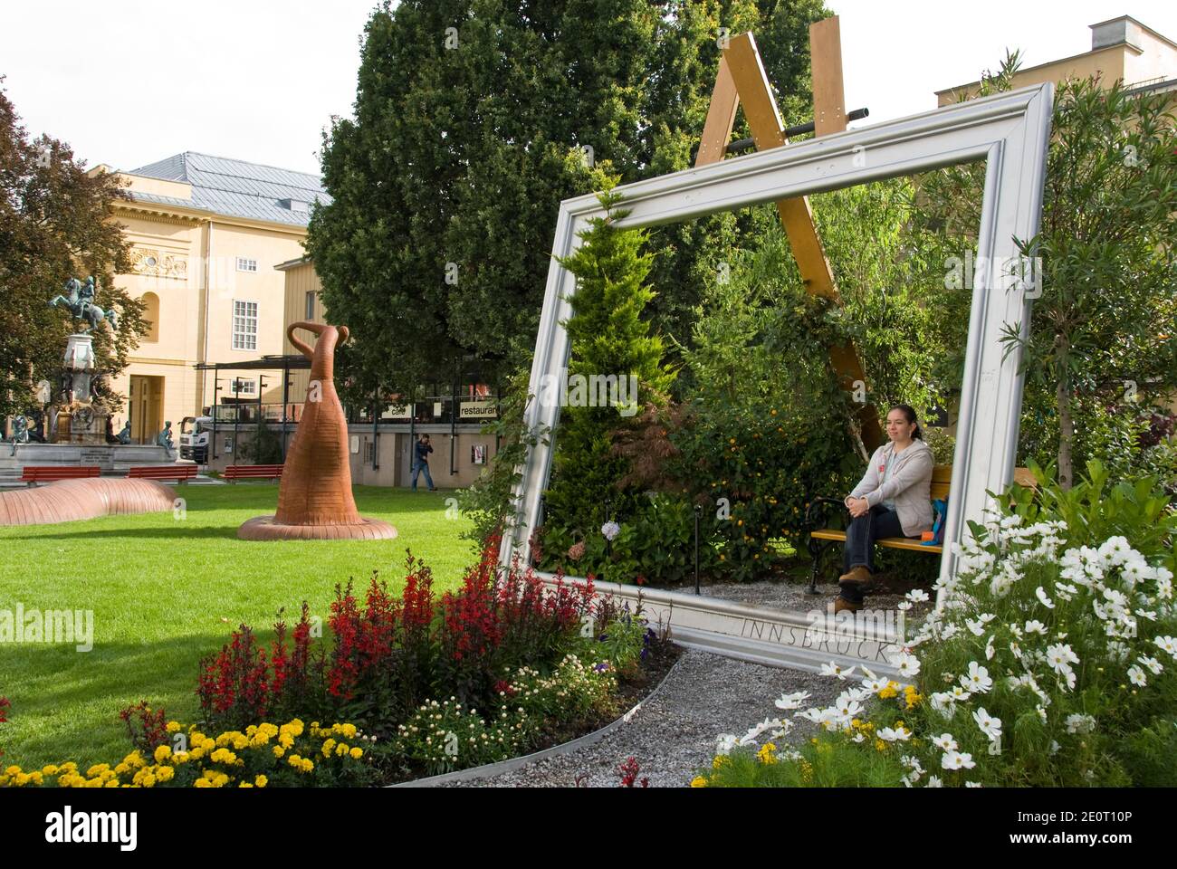 Giant picture frame hi-res stock photography and images - Alamy