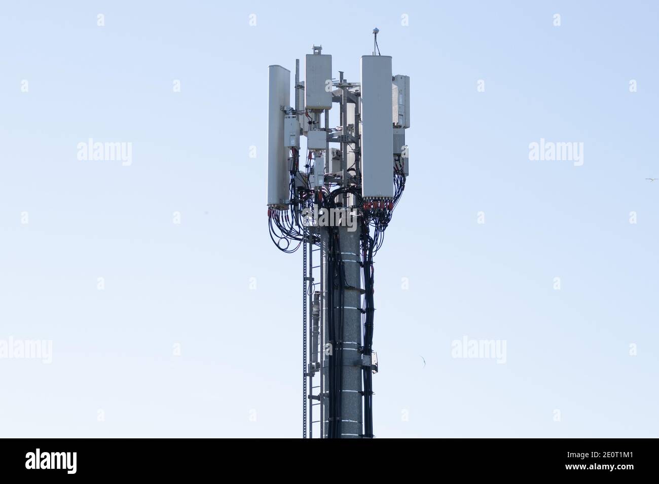 Mobile phone transmitter hi-res stock photography and images - Alamy