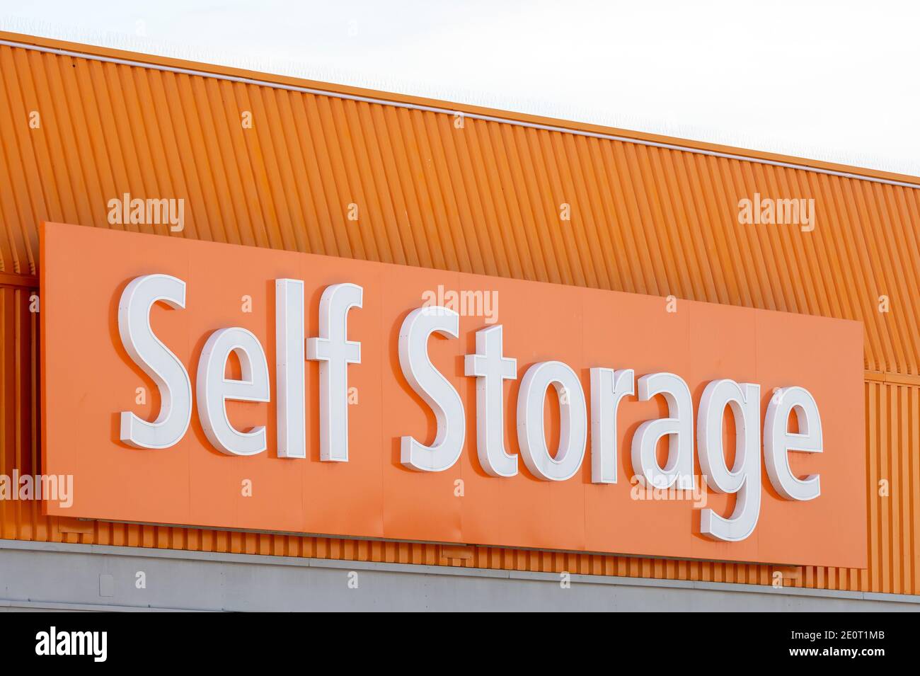 Orange self storage sign hi-res stock photography and images - Alamy