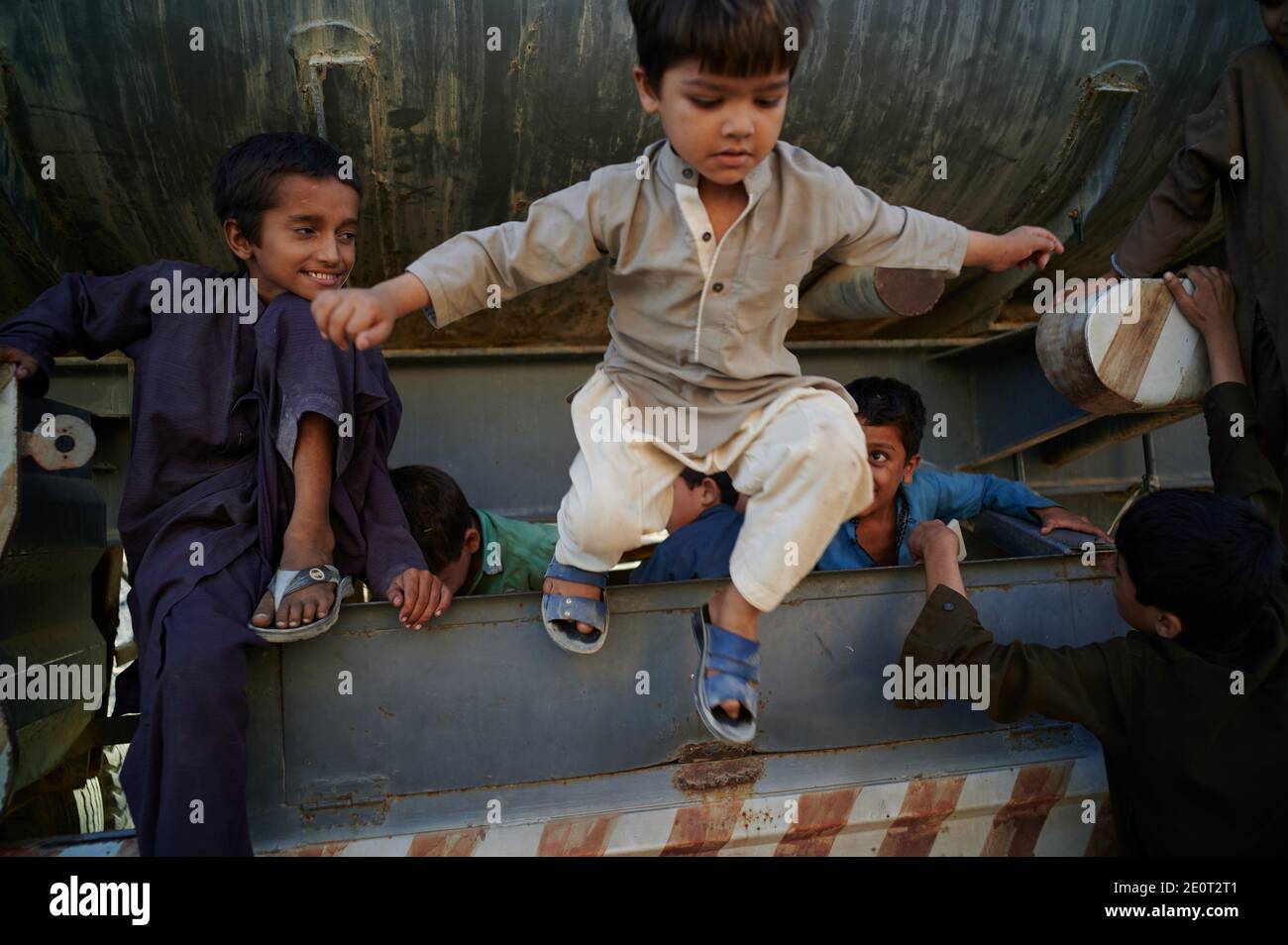 Pakistan daily life in karachi hi-res stock photography and images - Alamy