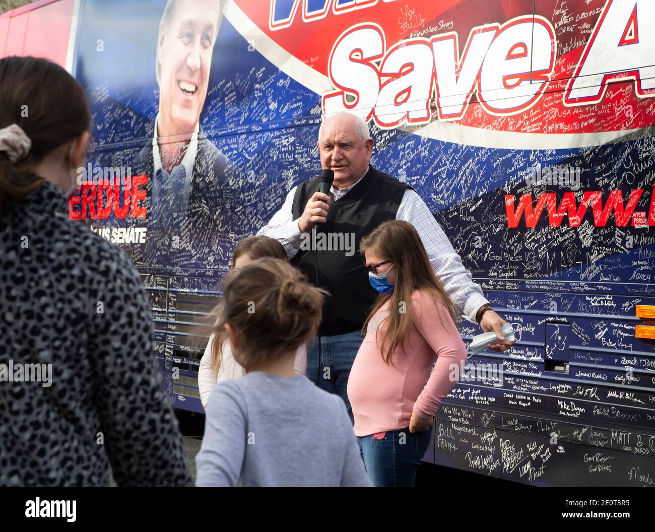 Sonny perdue with children hi-res stock photography and images - Alamy