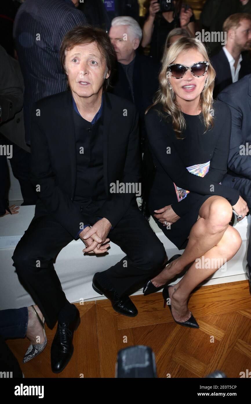 Paul mccartney front hi-res stock photography and images - Alamy