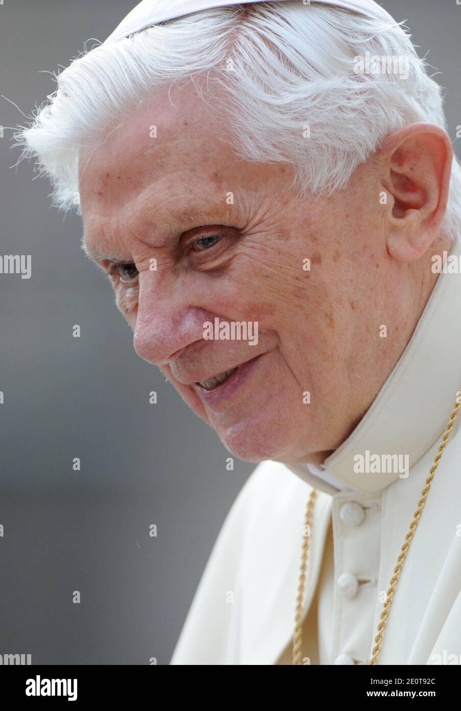 Pope benedict xvi portrait hi-res stock photography and images - Alamy