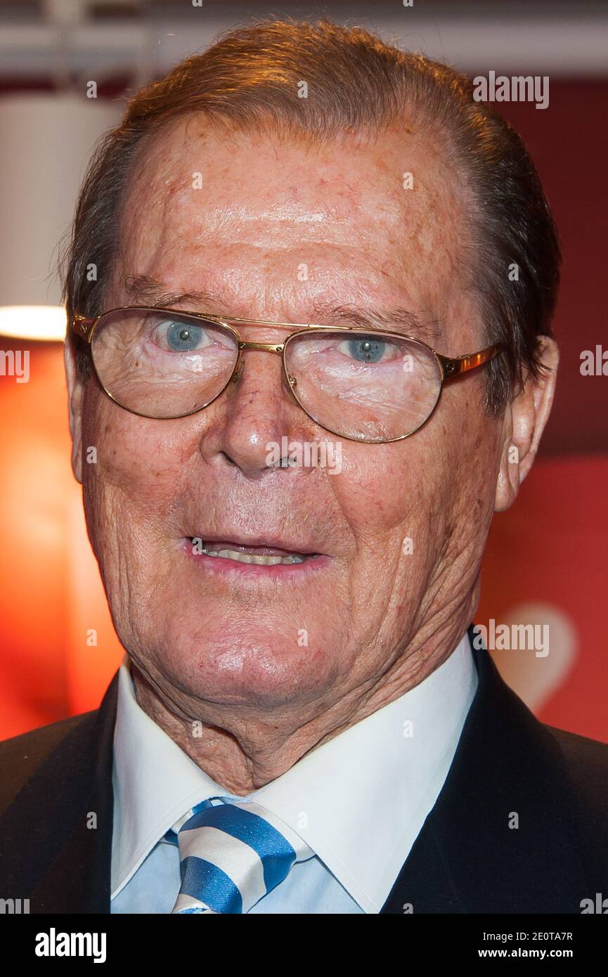 Roger Moore at a signing session for his book 'James Bond by Roger ...