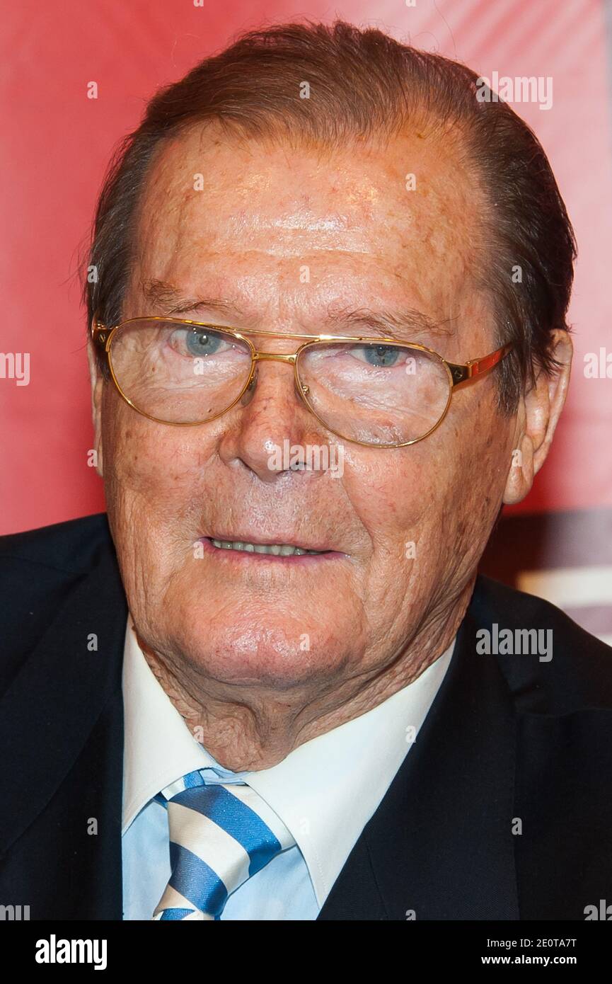 Roger Moore at a signing session for his book 'James Bond by Roger ...