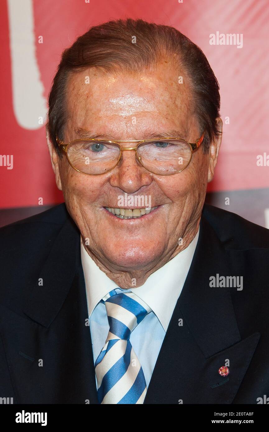 Roger Moore at a signing session for his book 'James Bond by Roger ...