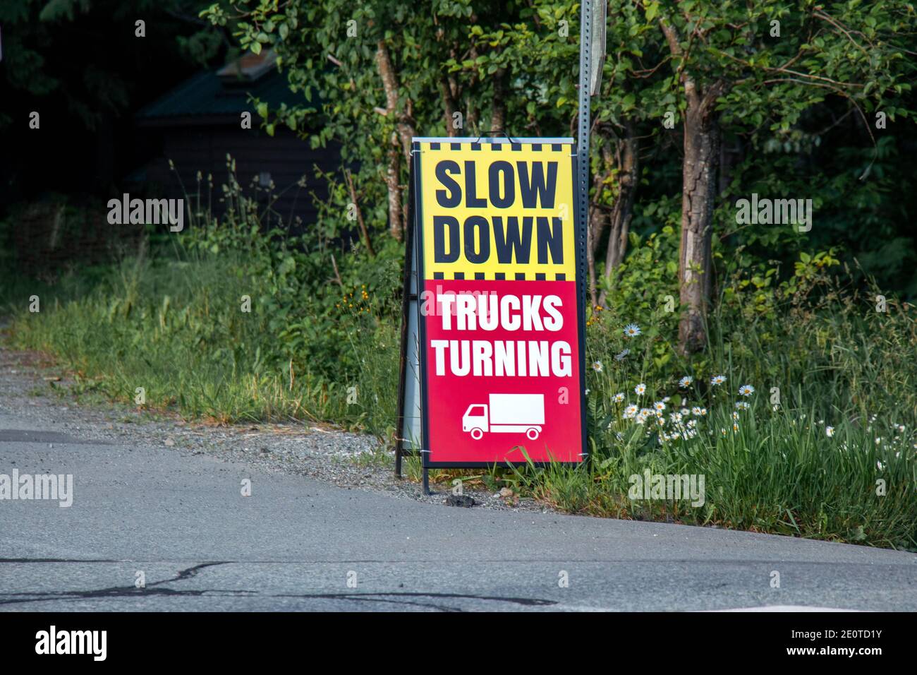 Trucks turning sign hi-res stock photography and images - Alamy