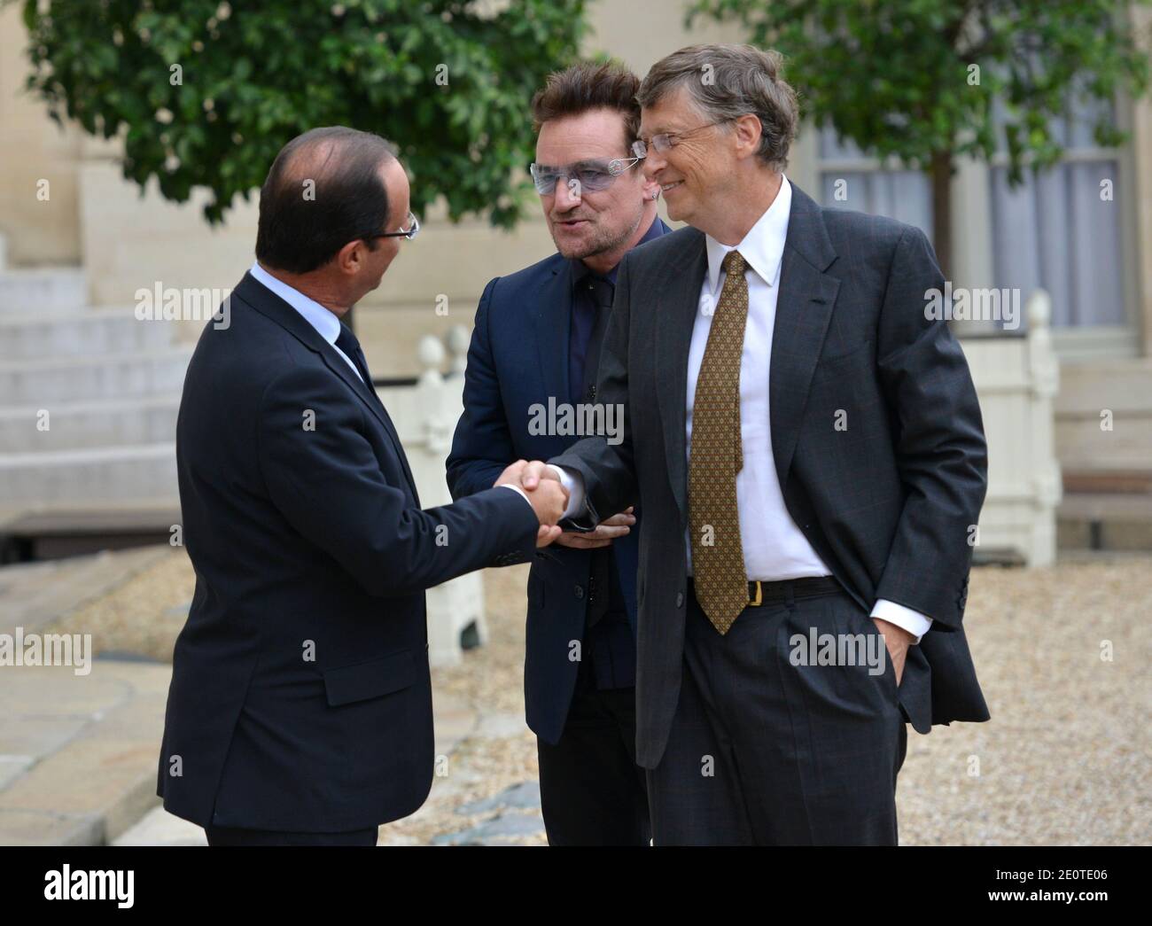 Microsoft founder bill gates paris hi-res stock photography and images ...