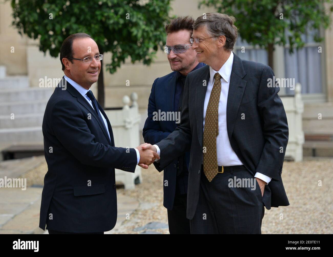 Microsoft founder bill gates paris hi-res stock photography and images ...