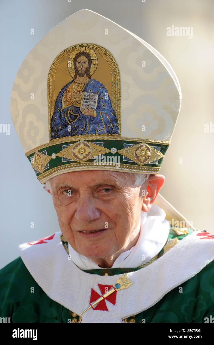 Joseph ratzinger portrait hi-res stock photography and images - Alamy