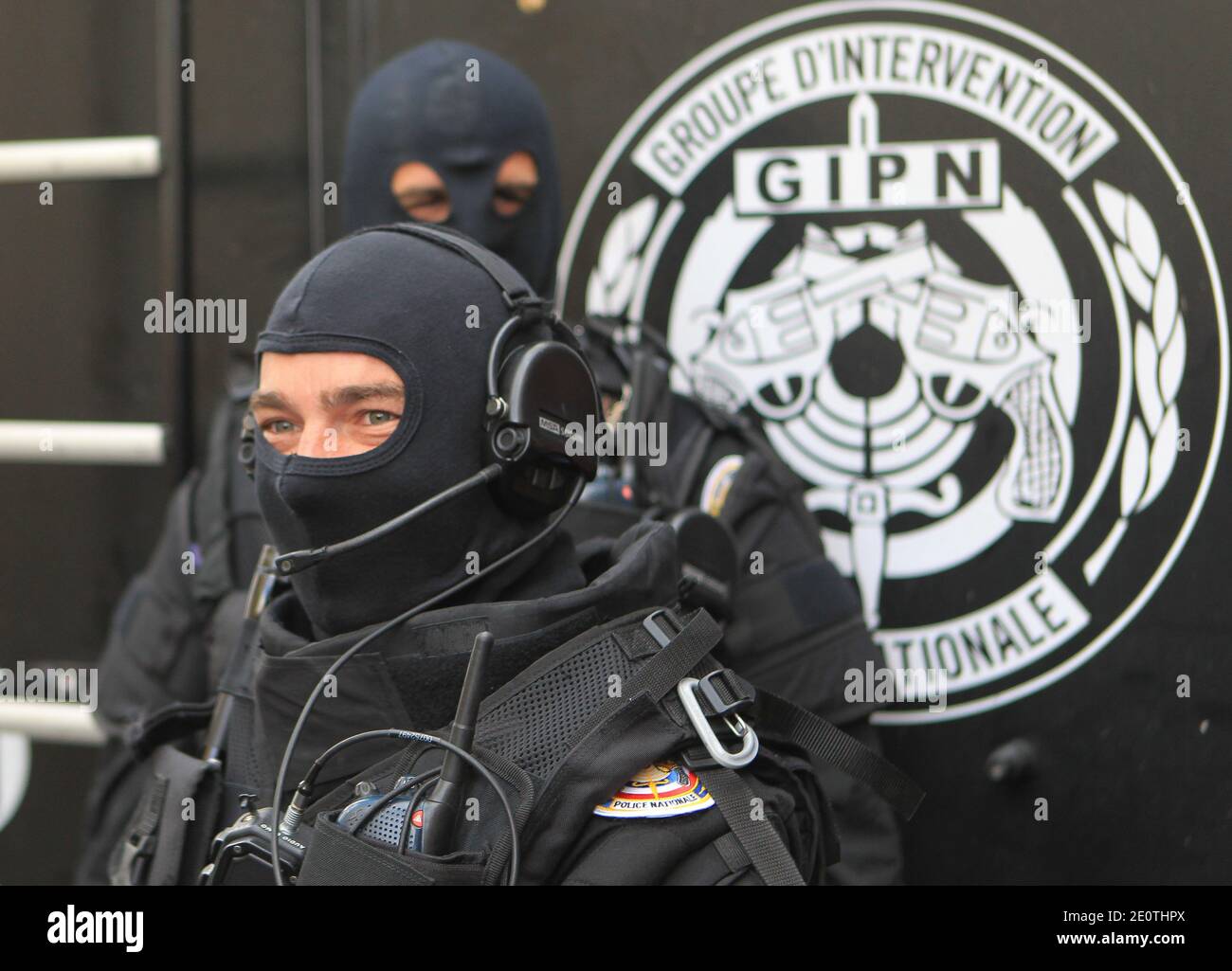 Members of the GIPN (French national police intervention groups) take ...