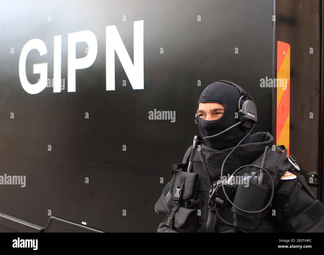 Members of the GIPN (French national police intervention groups) take ...