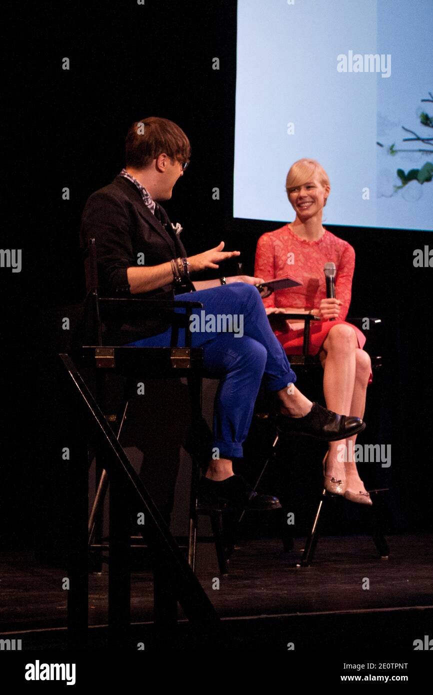 Erin andrew hi-res stock photography and images - Alamy