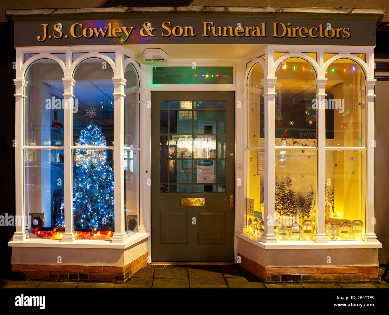 Shop window display Stock Photo - Alamy