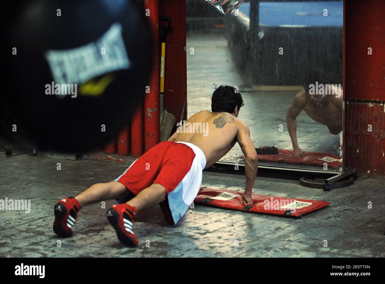 Roberto duran boxing hi-res stock photography and images - Alamy