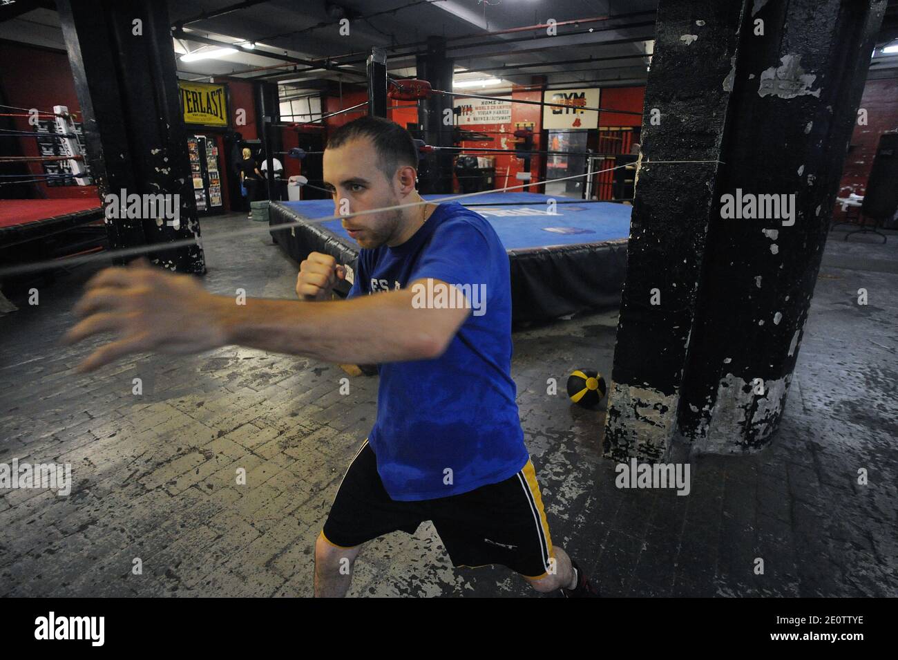 Roberto duran boxing hi-res stock photography and images - Alamy