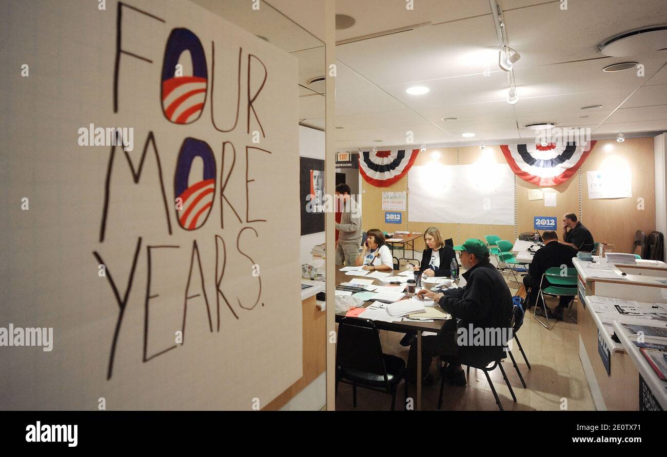 Just released : Barack Obama supporters and volunteers headquarter in ...