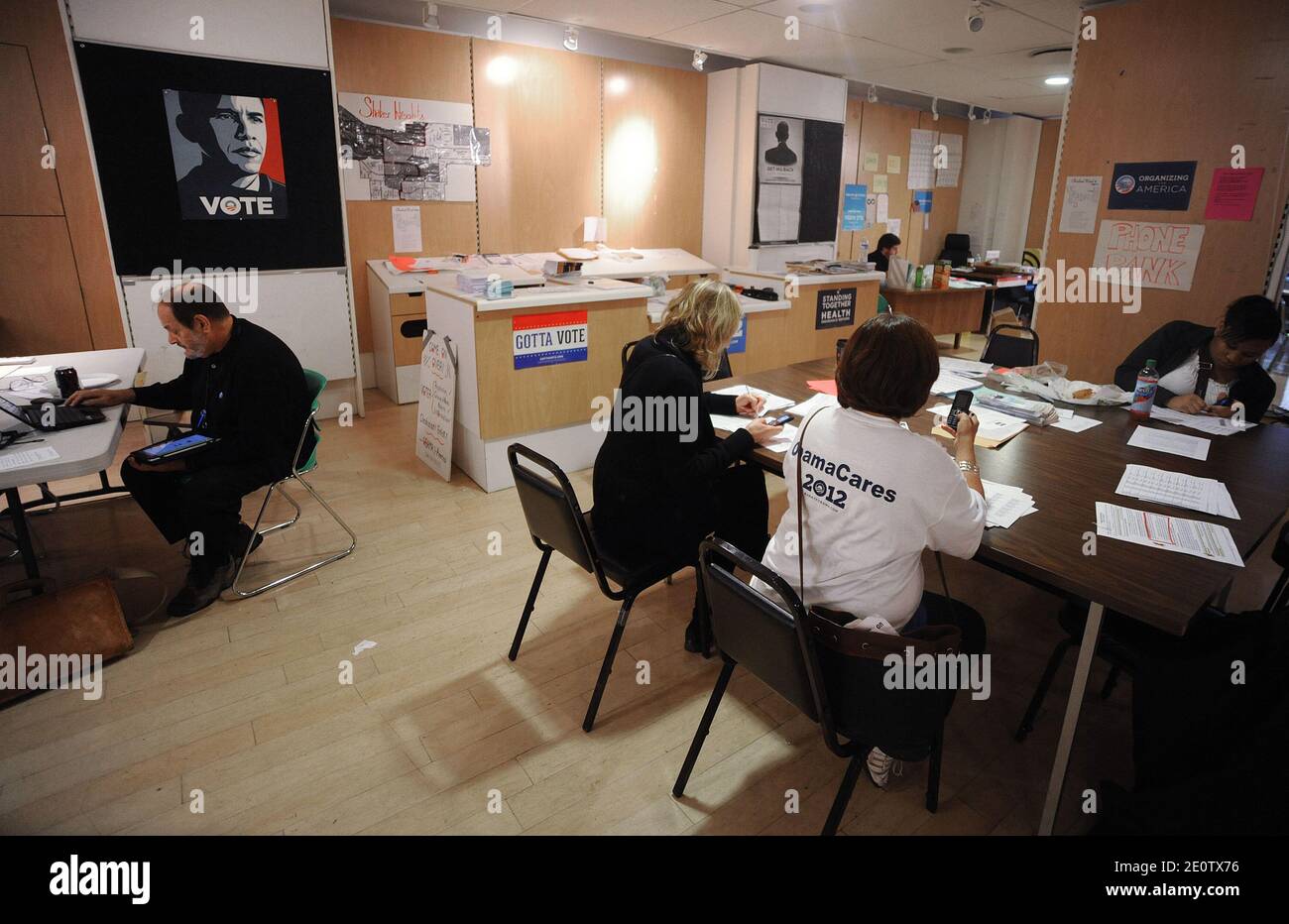 Just released : Barack Obama supporters and volunteers headquarter in ...